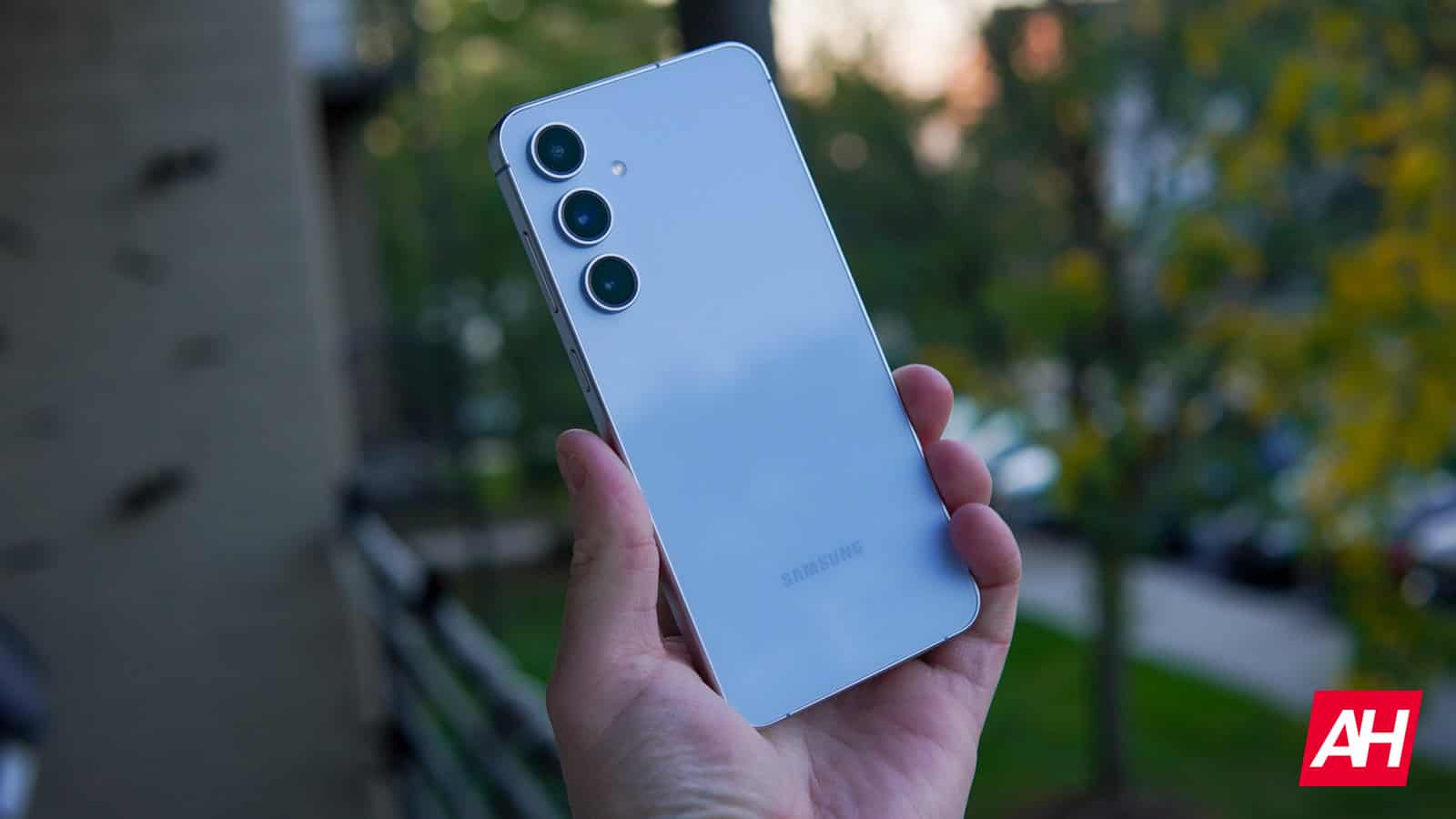 Your Galaxy S24 FE just got a key security update with 55 fixes