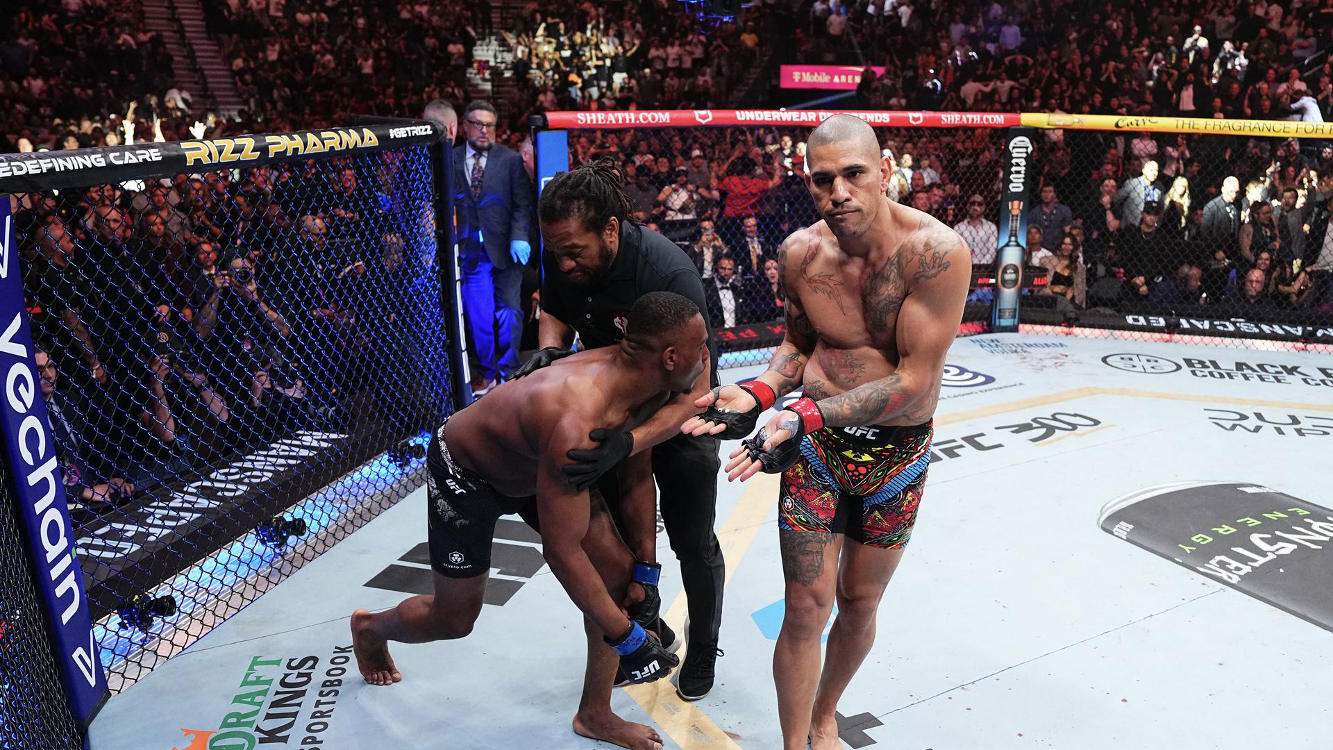 Jamahal Hill explains viral yawn after Alex Pereira’s knockout win at ... Jamahal Hill explains viral yawn after Alex Pereira’s knockout win at ...