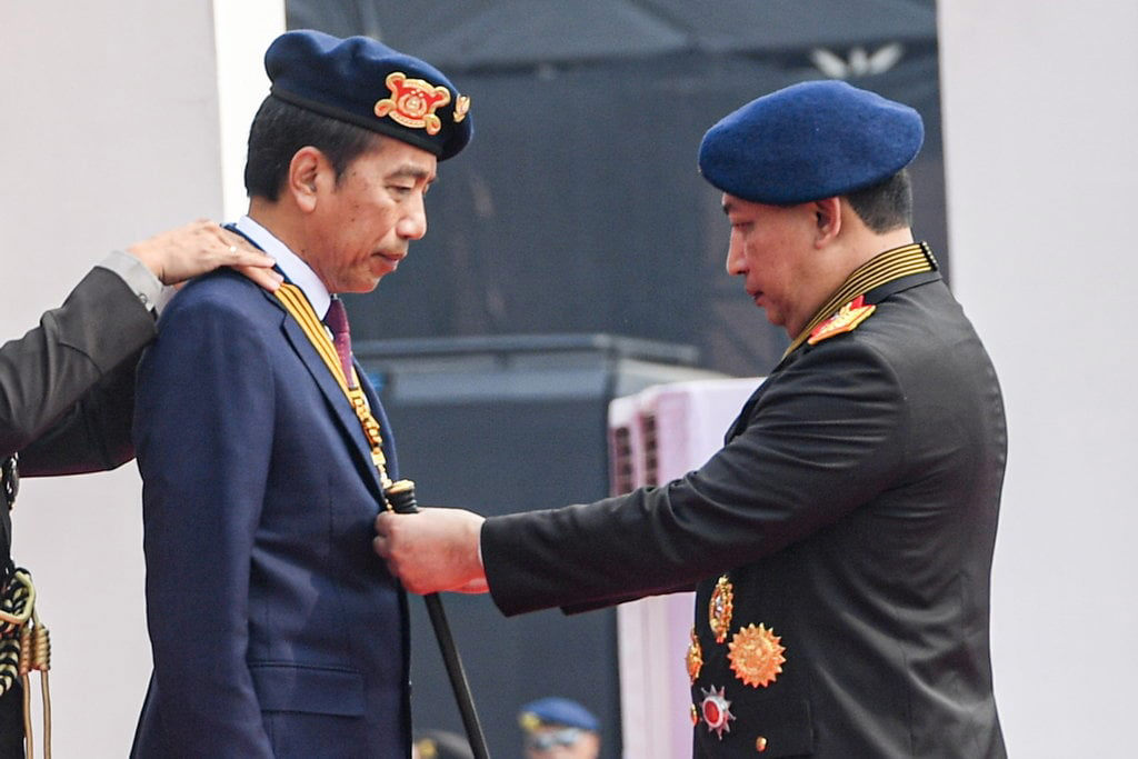Jokowi Banjir Penghargaan, Upaya Poles Citra sebelum Lengser? Jokowi Banjir Penghargaan, Upaya Poles Citra sebelum Lengser?