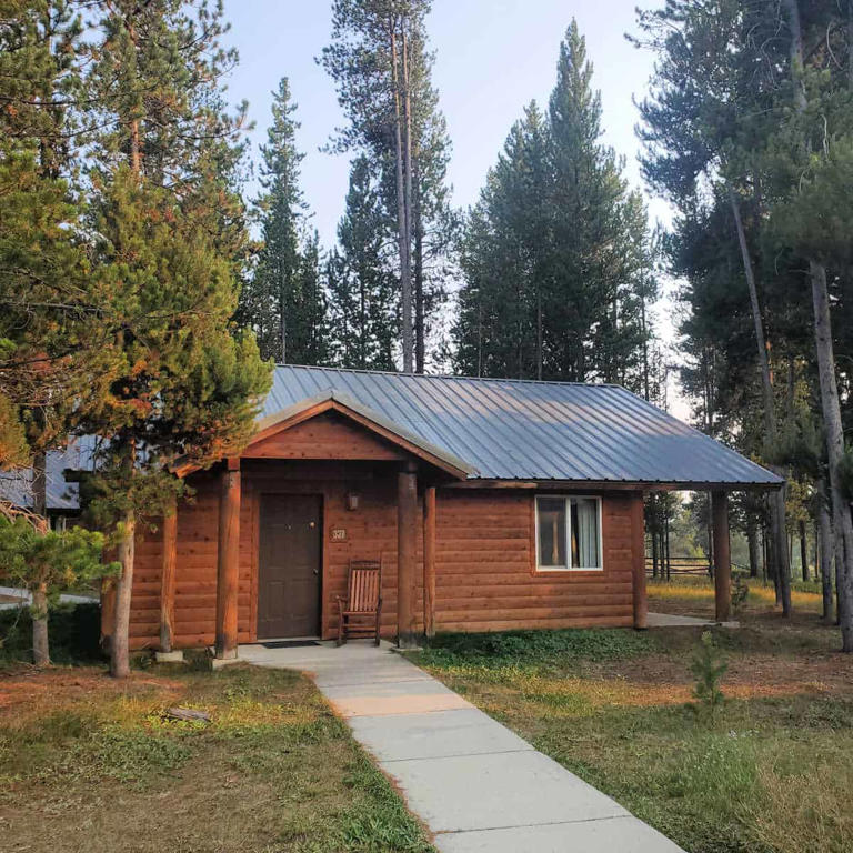 Ultimate Yellowstone National Park Lodging Guide