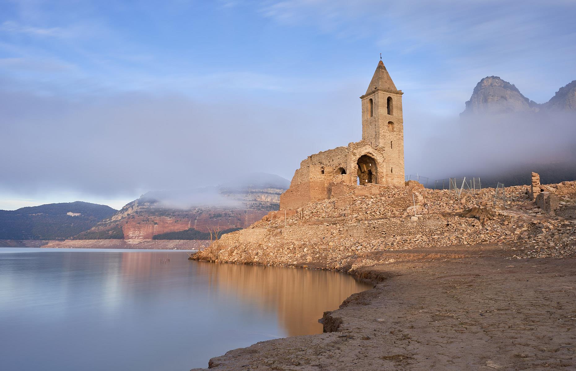 Amazing sunken places, ruins that have reemerged from the water