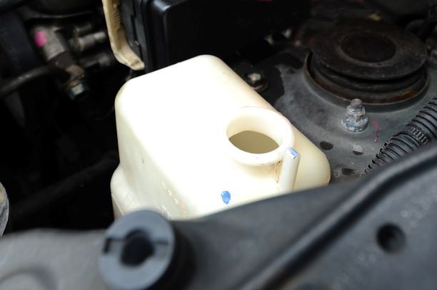 Catat, Ini Penyebab Air Radiator Mobil Luber Dari Tabung Reservoir