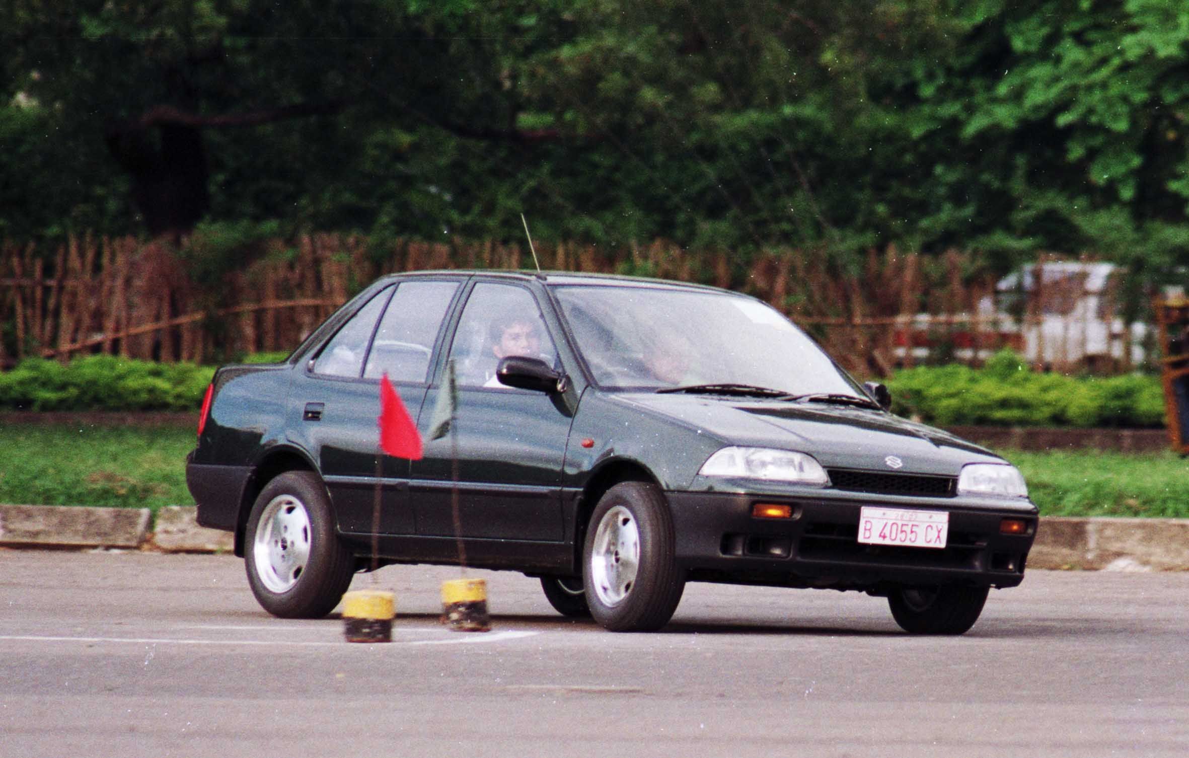 Pantas Suzuki Esteem 1991 Jadi Sedan Favorit Di Masanya, Segini ...