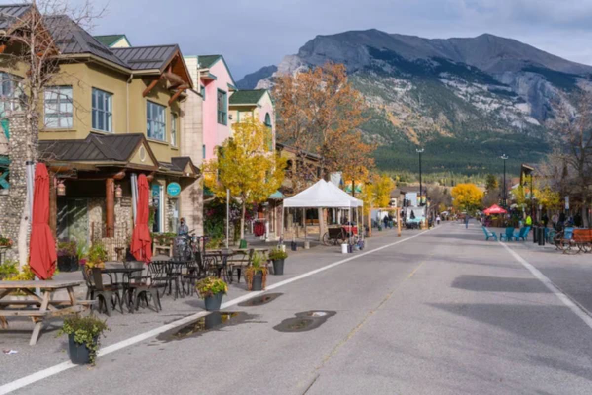 20 Historic Towns That Still Live Their Traditions