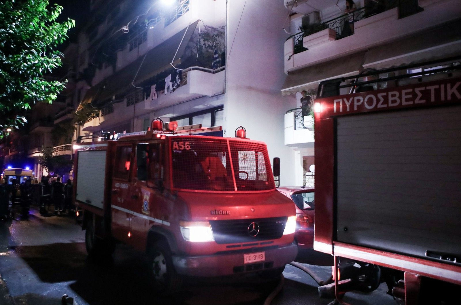 Φωτιά σε εγκαταλελειμμένο ξενοδοχείο στο κέντρο της Αθήνας ...