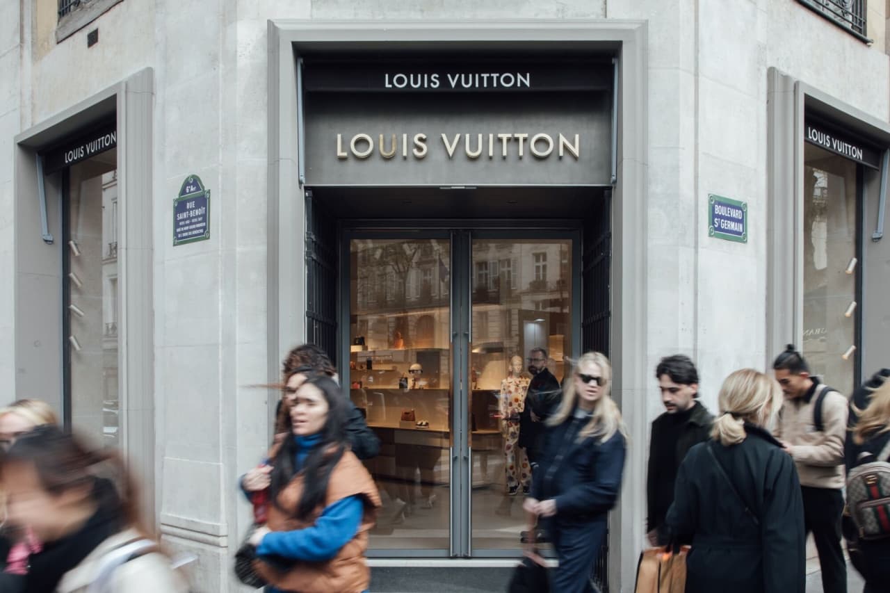 Louis Vuitton Owner’s Sales Beat Forecasts Despite Weak Growth