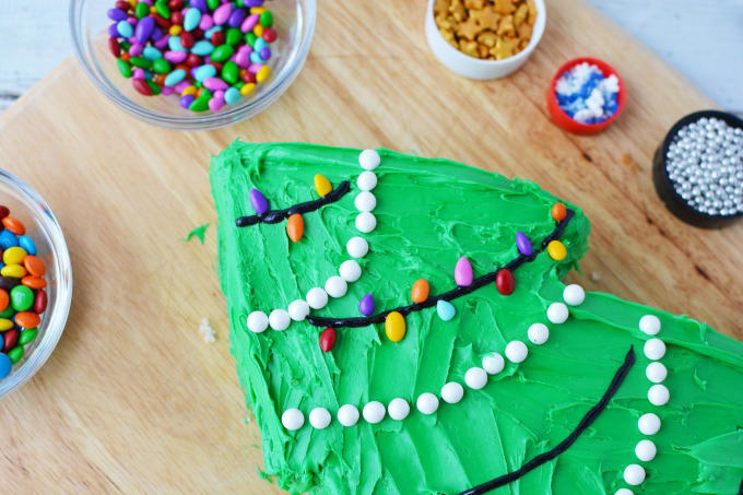 How to Make a Christmas Tree Cake