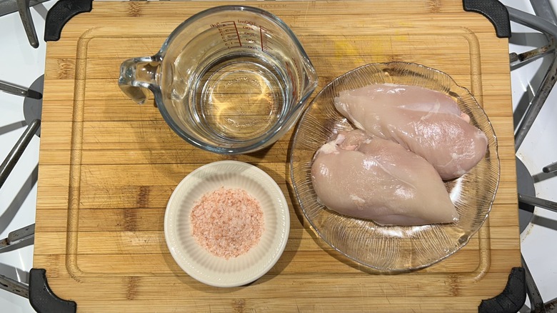How To Easily Poach Chicken So It Tastes Good