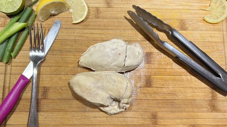 How To Easily Poach Chicken So It Tastes Good