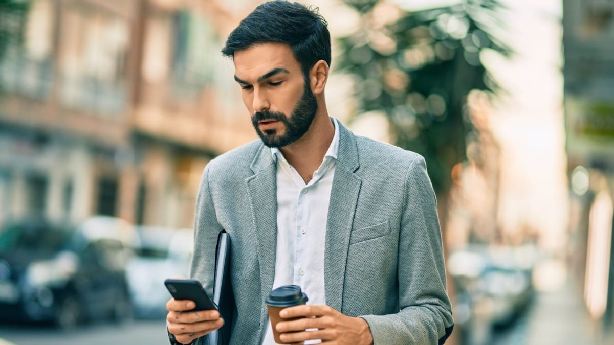 14 Work Habits That Reveal Unproductive Employees
