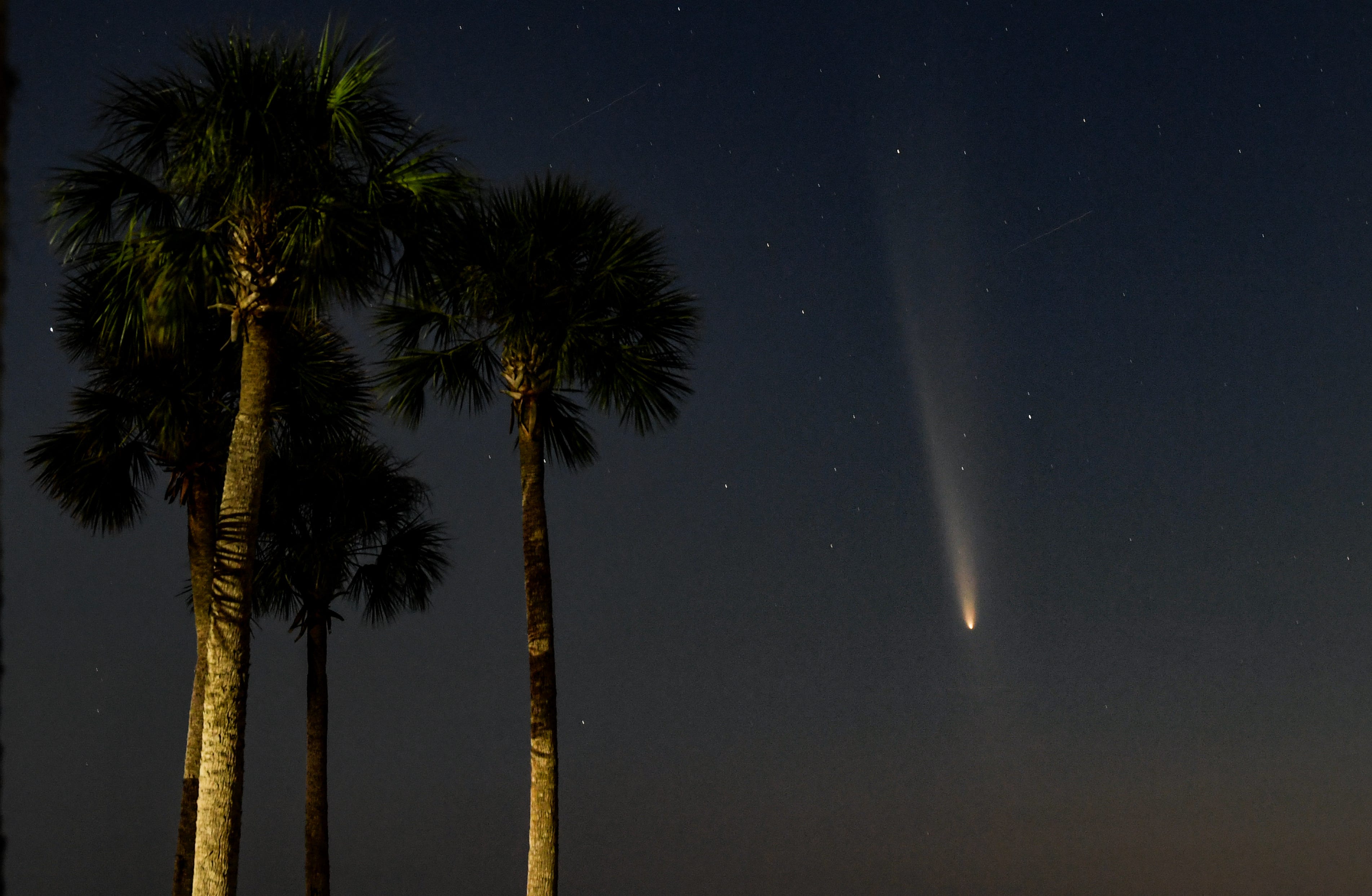Hunter's supermoon, first full moon of fall, and comet will be visible ...
