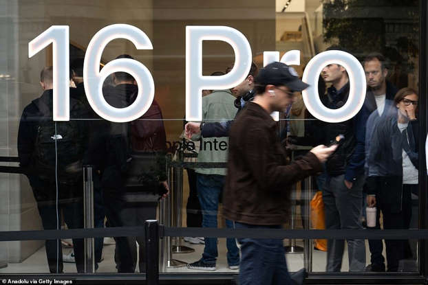 Apple services go down with users across the US reporting issues Apple services go down with users across the US reporting issues