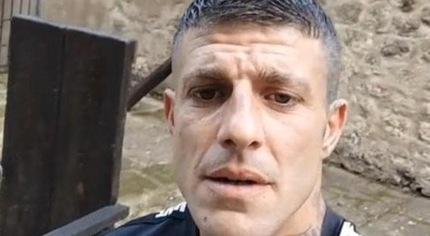 Damiano Sartori, tiktoker arrestato alla sagra della Castagna: calci e ... Damiano Sartori, tiktoker arrestato alla sagra della Castagna: calci e ...