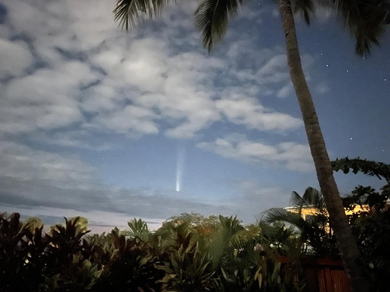 Stargazers capture ‘comet of the century’ soaring over Hawaii Stargazers capture ‘comet of the century’ soaring over Hawaii
