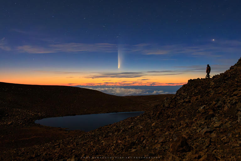 Stargazers capture ‘comet of the century’ soaring over Hawaii Stargazers capture ‘comet of the century’ soaring over Hawaii