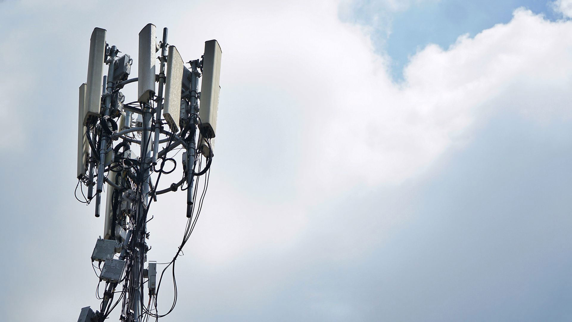 New study sends nearly 1TB of data per second over 6G network — 9000 ... New study sends nearly 1TB of data per second over 6G network — 9000 ...