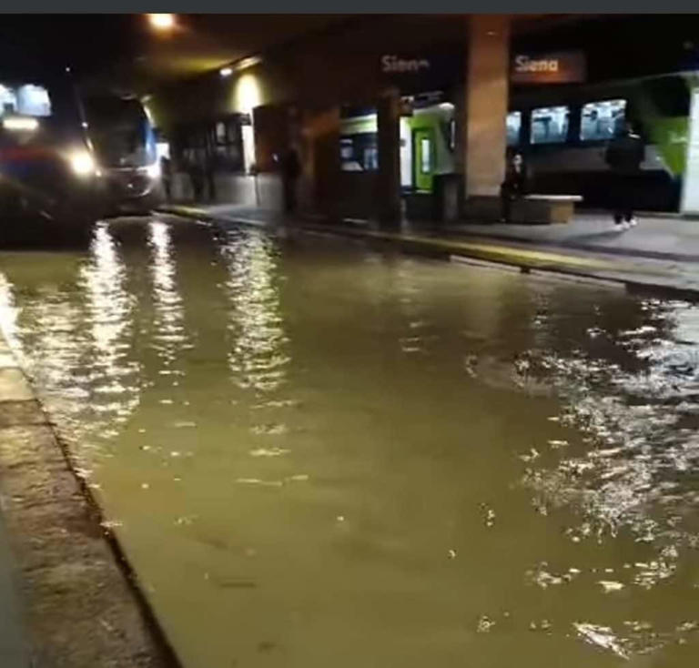 Bomba d’acqua sulla Toscana, la stazione di Siena completamente ... Bomba d’acqua sulla Toscana, la stazione di Siena completamente ...