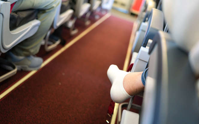 25 Things You Should Never Do While Flying 25 Things You Should Never Do While Flying