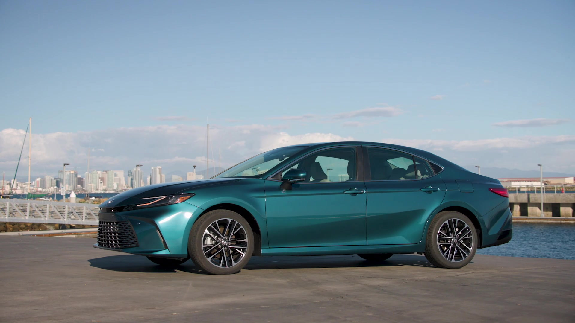 2025 Toyota Camry XLE AWD Exterior Design in Ocean Gem 2025 Toyota Camry XLE AWD Exterior Design in Ocean Gem