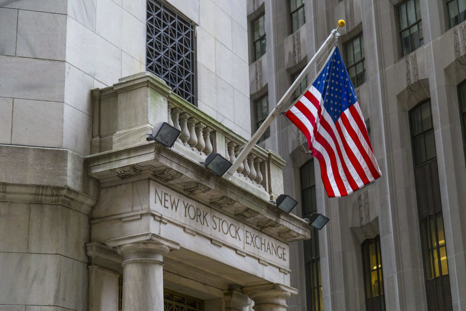 VTI vs. VOO: Welcher ETF ist der beste, um auf Amerika zu setzen? VTI vs. VOO: Welcher ETF ist der beste, um auf Amerika zu setzen?