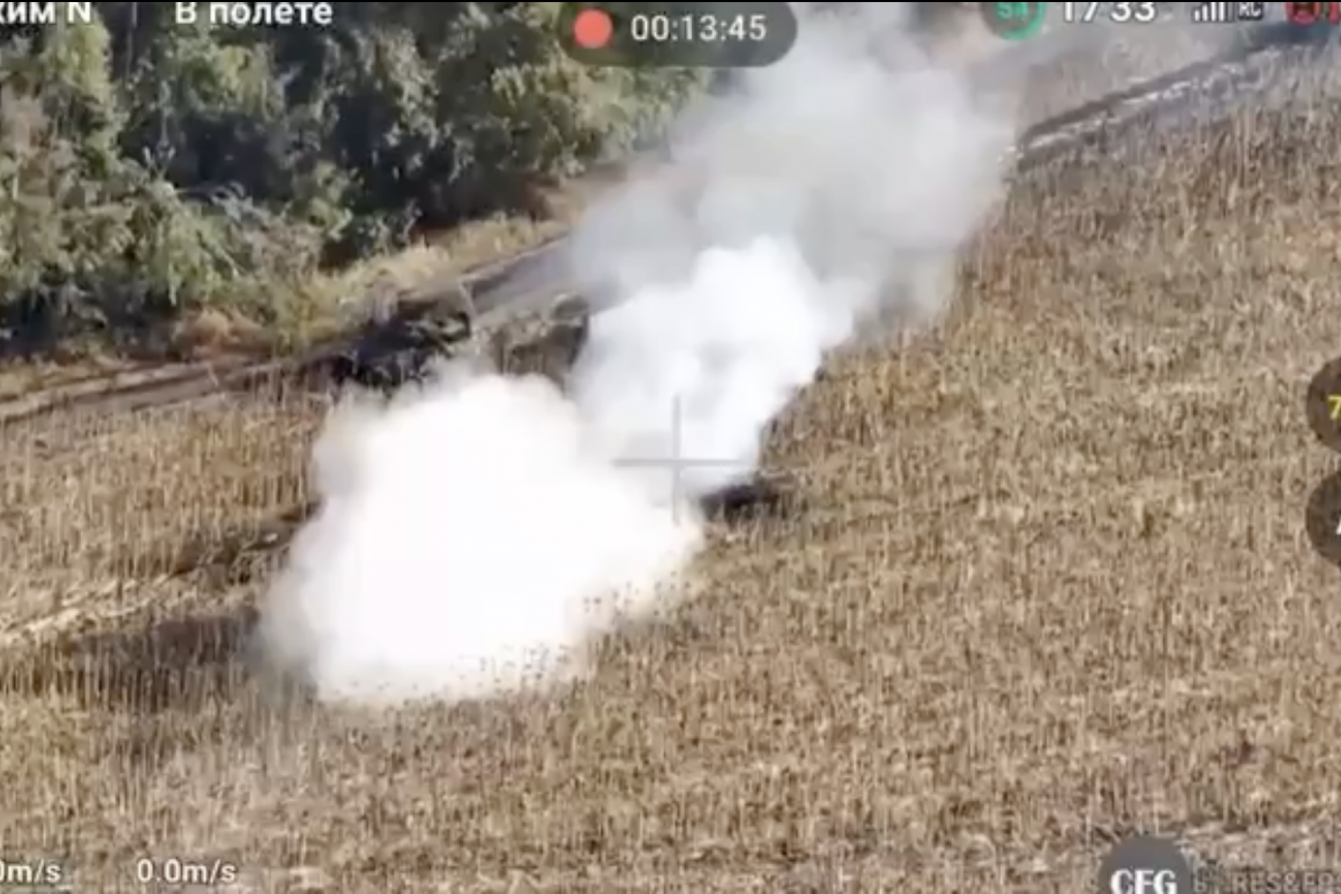 A Russian APC drove up to two Ukrainian tanks and was promptly destroyed