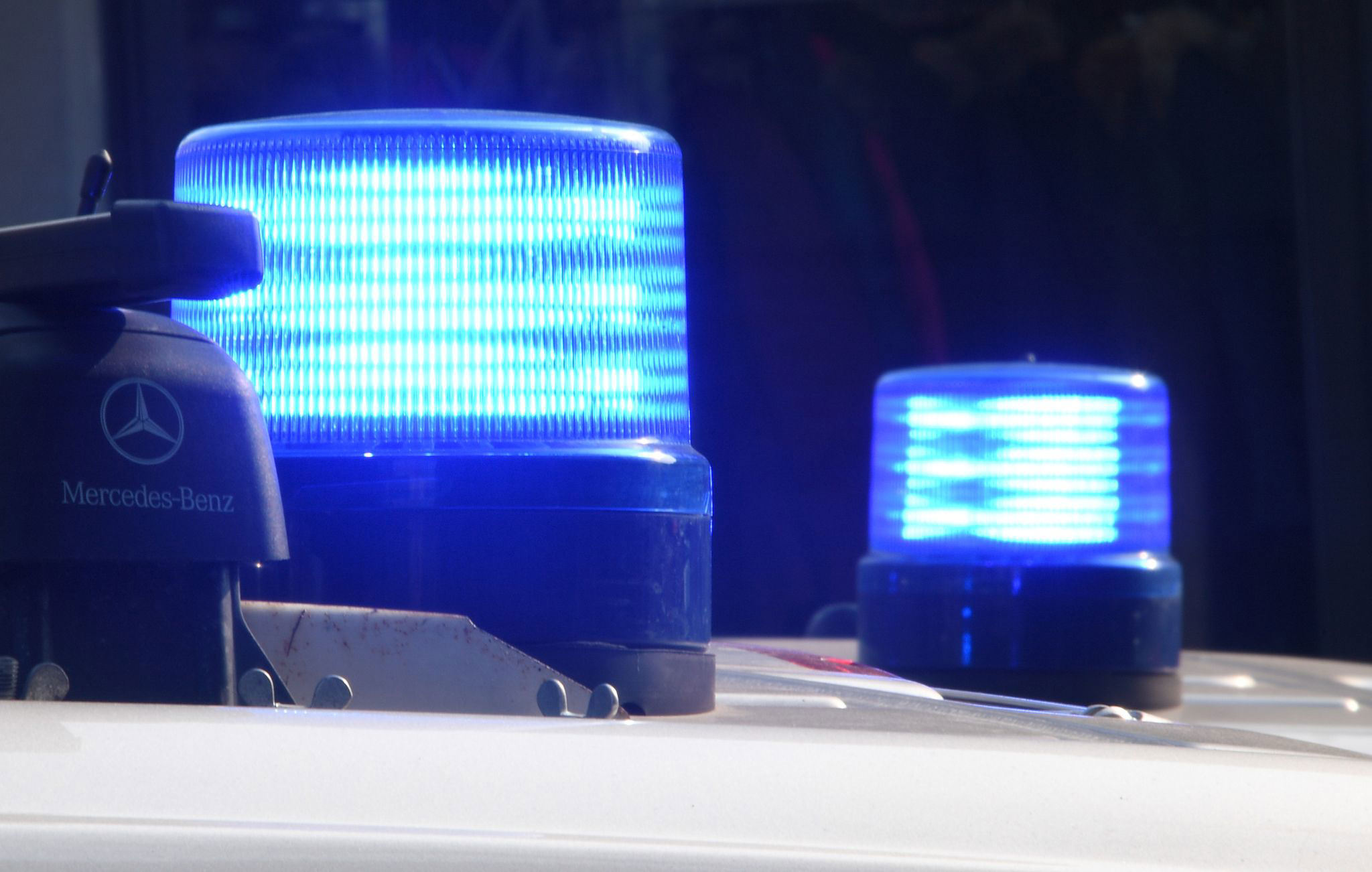 Polizisten stoppen Raser nach Verfolgungsjagd in Kiel Polizisten stoppen Raser nach Verfolgungsjagd in Kiel
