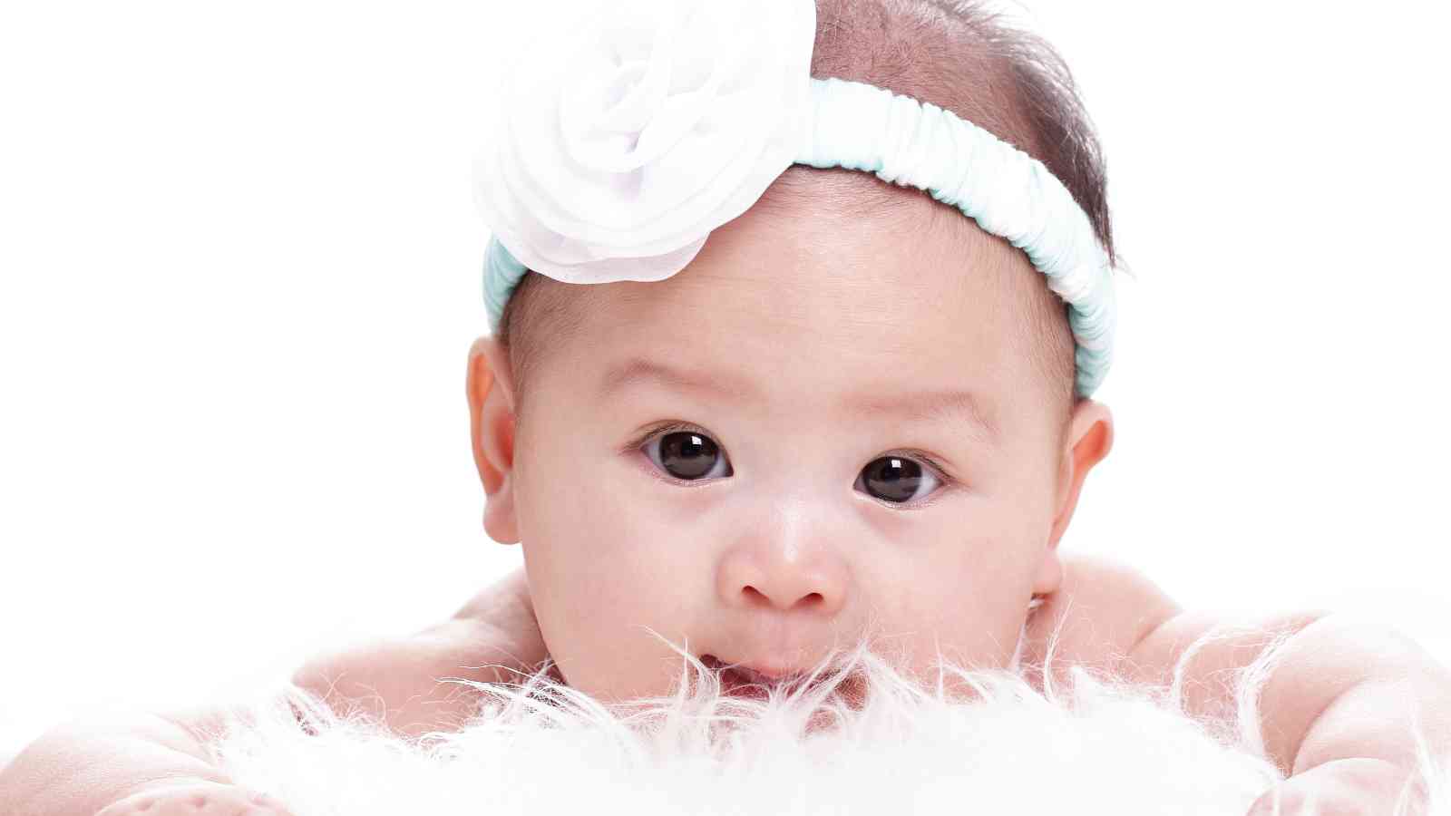 30 Old Hollywood Girl Names With Glamorous Charm