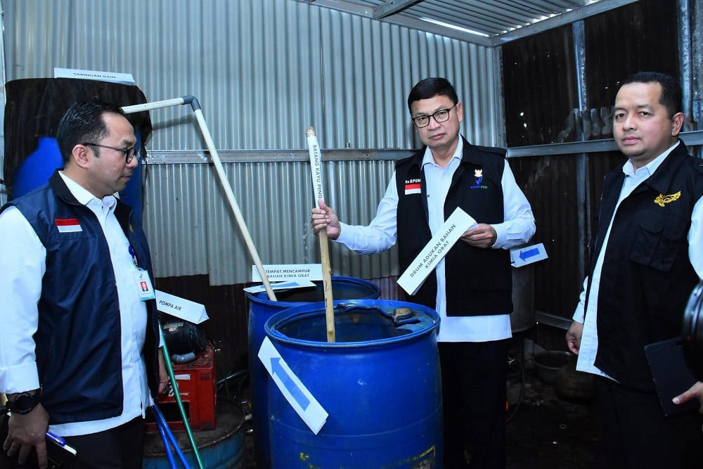 BPOM Sita Ribuan Botol Obat Tradisional Tanpa Izin Edar Bernilai ... BPOM Sita Ribuan Botol Obat Tradisional Tanpa Izin Edar Bernilai ...