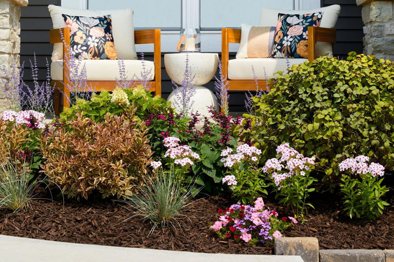 How To Create a Low-Maintenance Front Yard Landscaping Feature