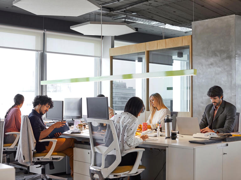 5 mistakes to avoid when interacting with coworkers, according to an ... 5 mistakes to avoid when interacting with coworkers, according to an ...