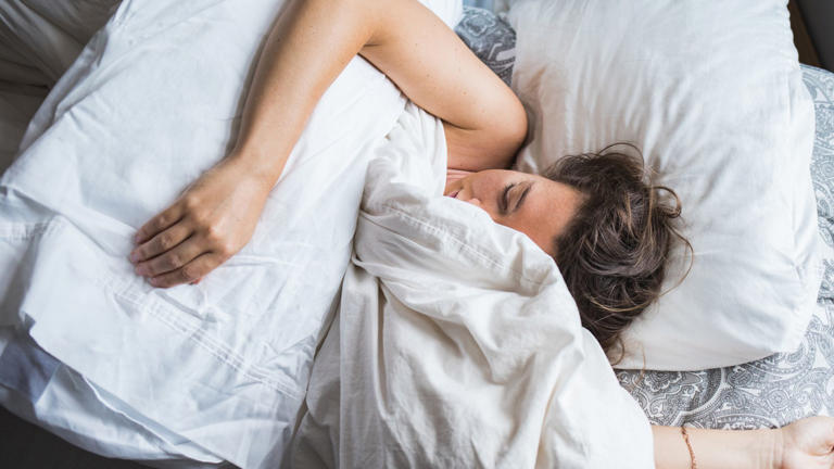 I’m a biochemist and here's how to prepare your body for sleep