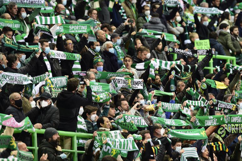 Adeptos do Sporting esgotam bilhetes para Famalicão Adeptos do Sporting esgotam bilhetes para Famalicão