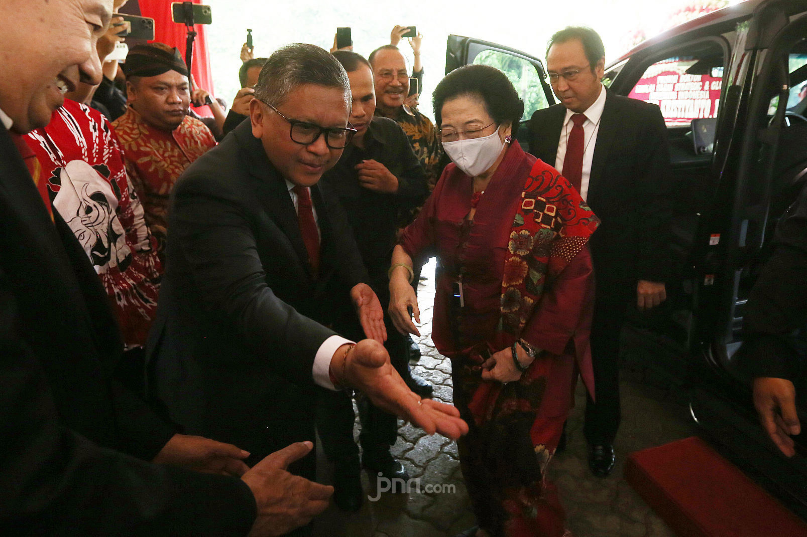 Ini Respons Hasto soal Kehadiran Pak BG di Acara Pembekalan Calon ... Ini Respons Hasto soal Kehadiran Pak BG di Acara Pembekalan Calon ...