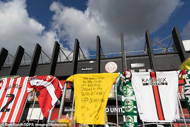 Sheffield United and Leeds pay emotional tribute to George Baldock in ... Sheffield United and Leeds pay emotional tribute to George Baldock in ...