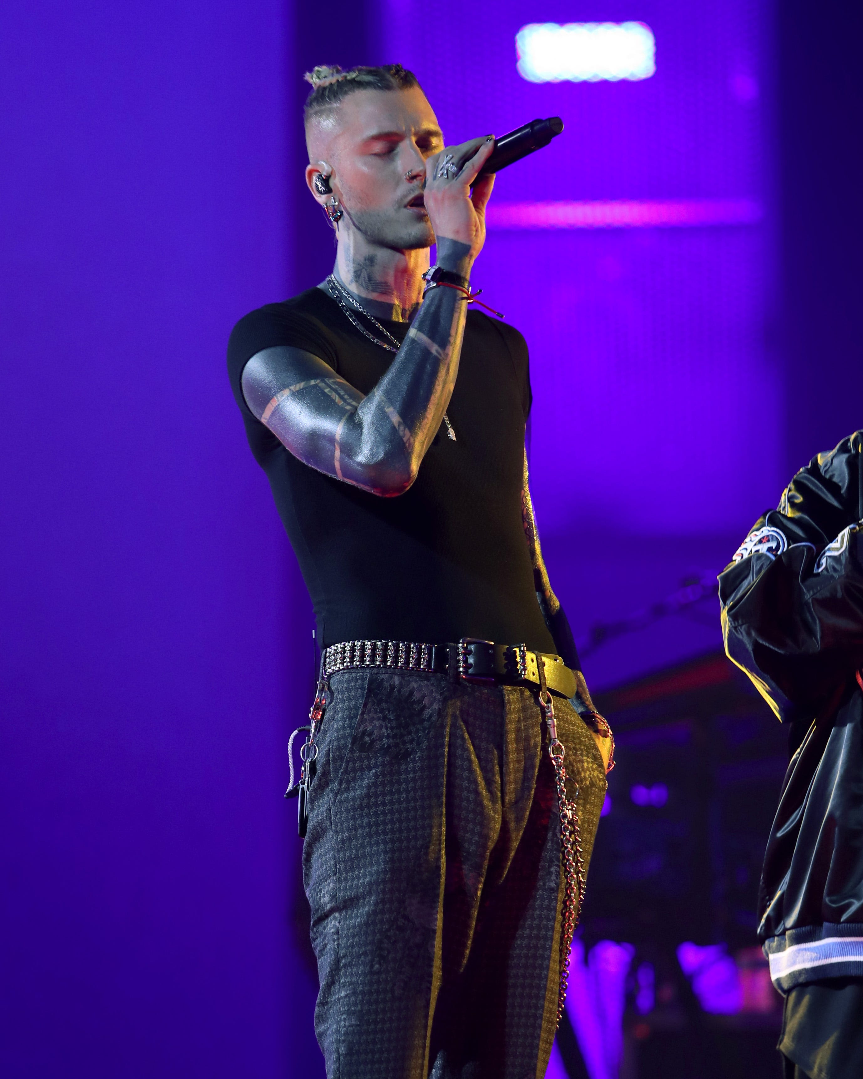 ESPN unveils Machine Gun Kelly song as its 2025 college football anthem