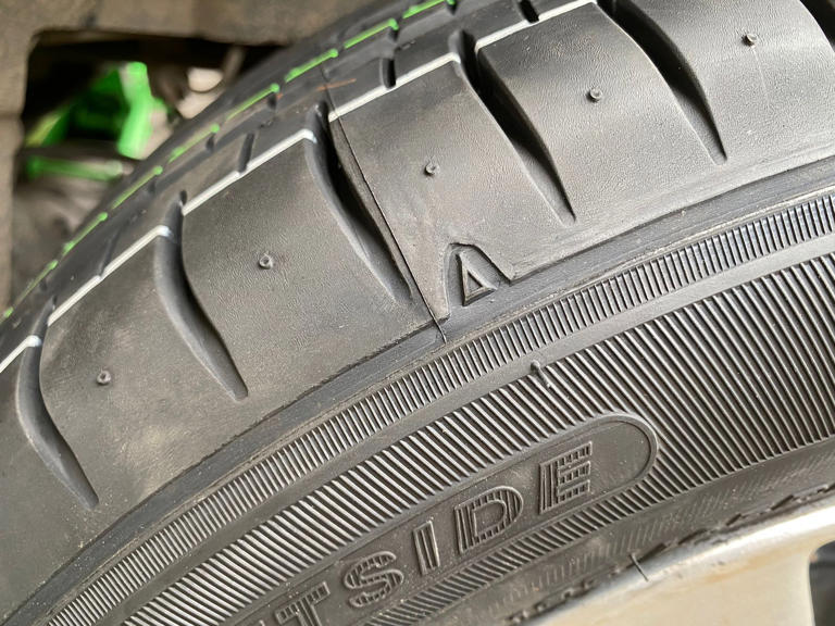 Akhirnya Tahu, Ternyata ini Fungsi Rambut Yang Ada di Ban Mobil