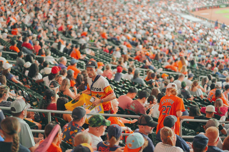The Psychology of Sports Fans: 8 Reasons We Love Rooting for Our ...