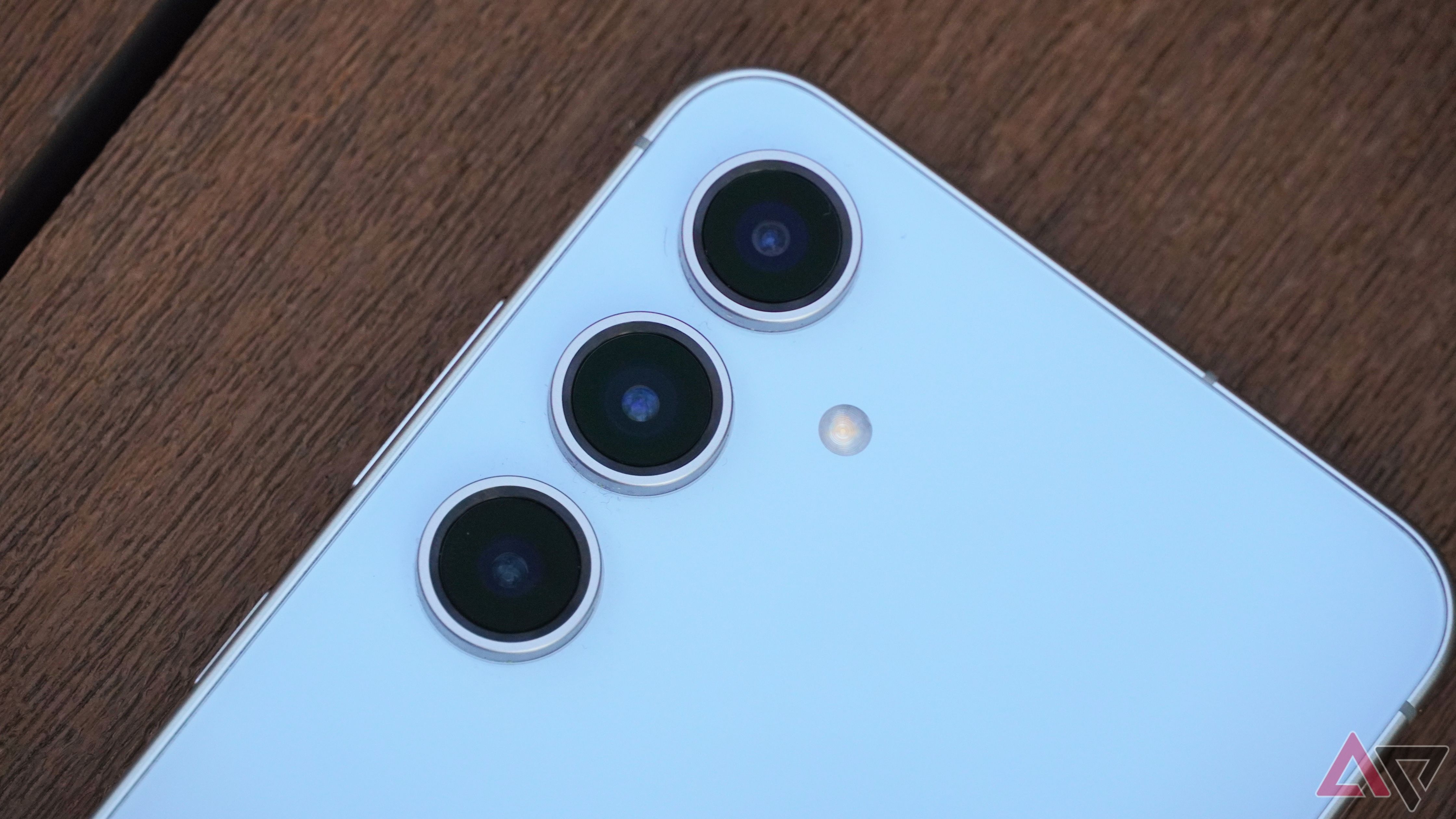 The Galaxy S25 FE's selfie camera might go toe-to-toe with its flagship ...