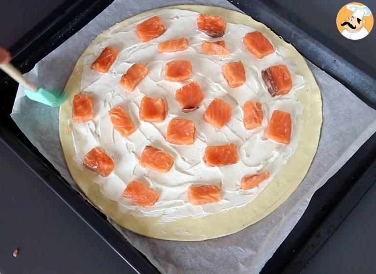 Flaky snowflake with cream cheese and salmon - the perfect appetizer ...