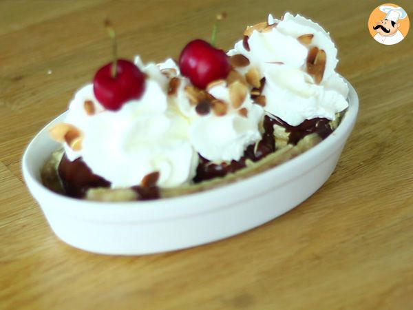 Banana split, the famous ice cream dessert