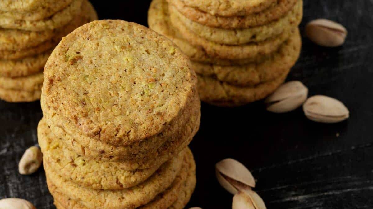 13 Holiday Cookies That Taste Like Pure Magic (Almost Too Delicious to ...
