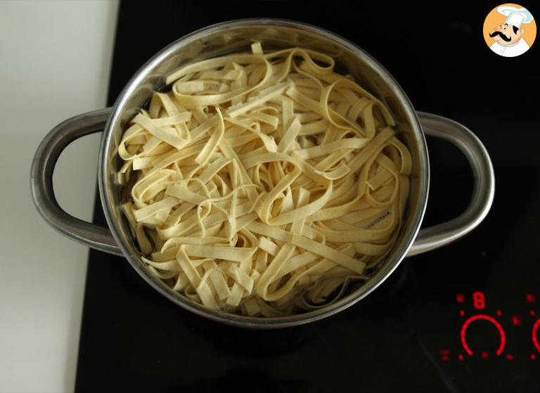 Tagliatelle con feta e pomodorini - baked feta pasta