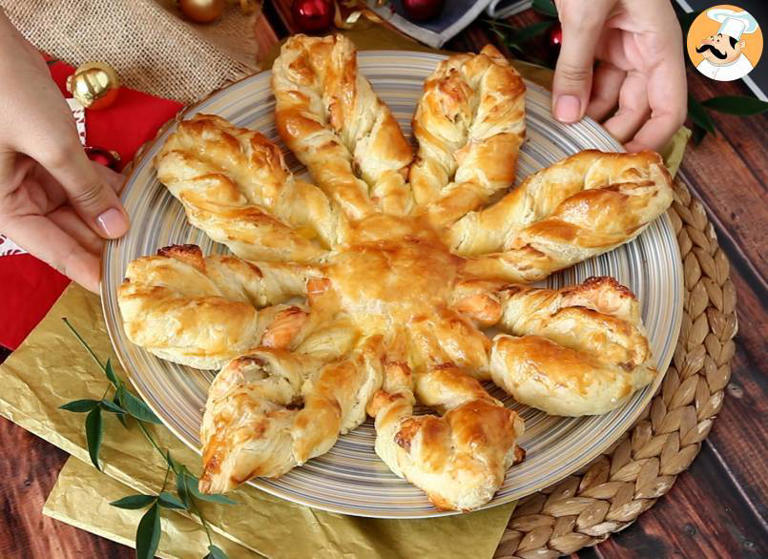Flaky snowflake with cream cheese and salmon - the perfect appetizer ...