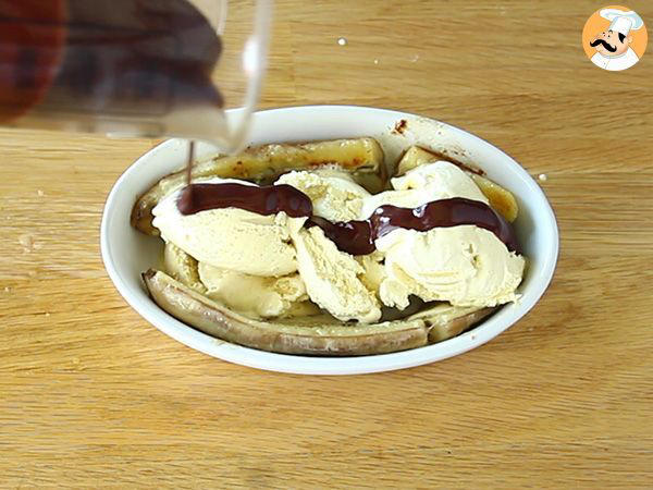 Banana split, the famous ice cream dessert