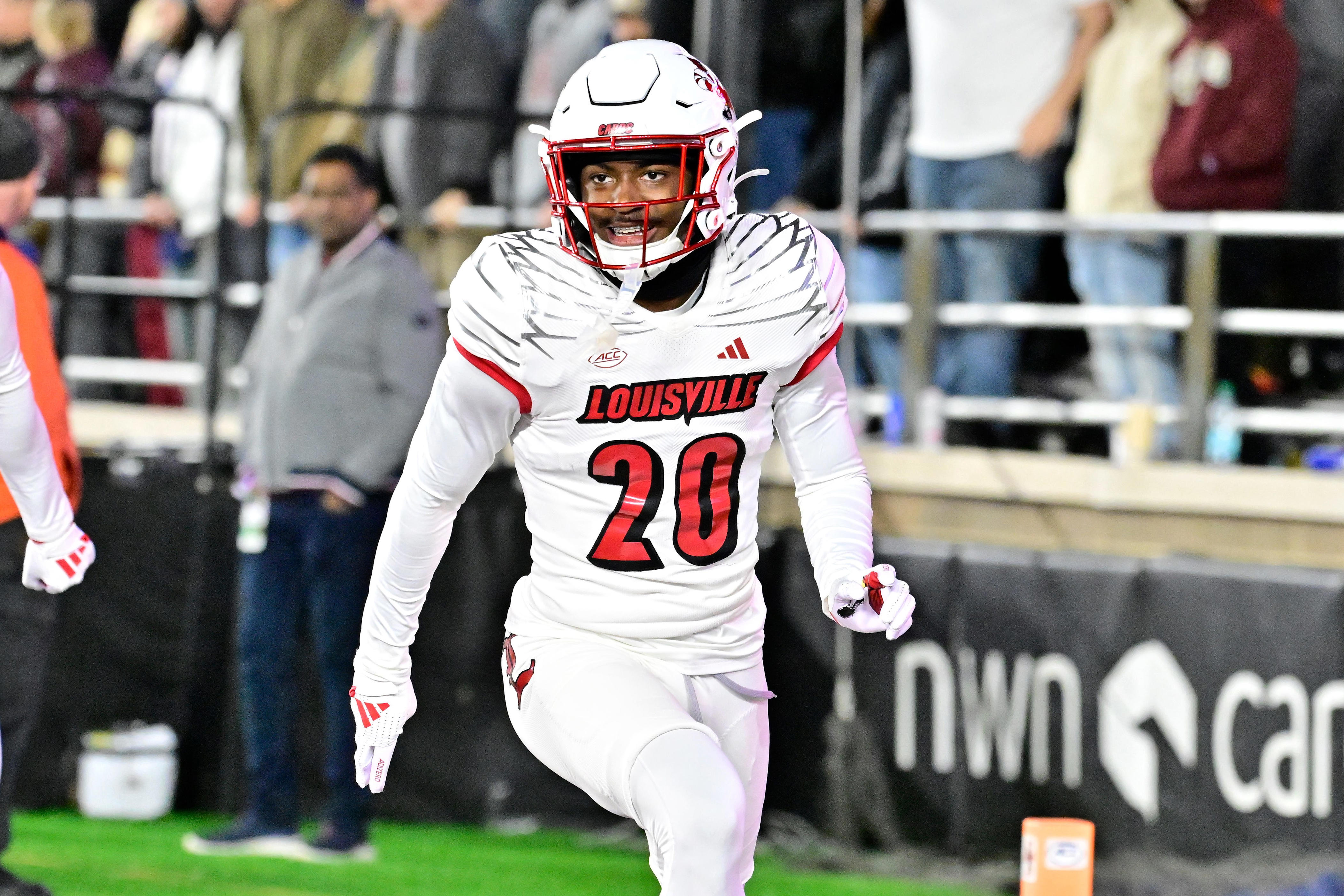 Tayon Holloway rejoins Louisville football after suspension. What to ...