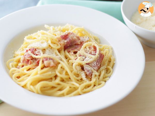 Pasta alla carbonara, the real recipe - video recipe