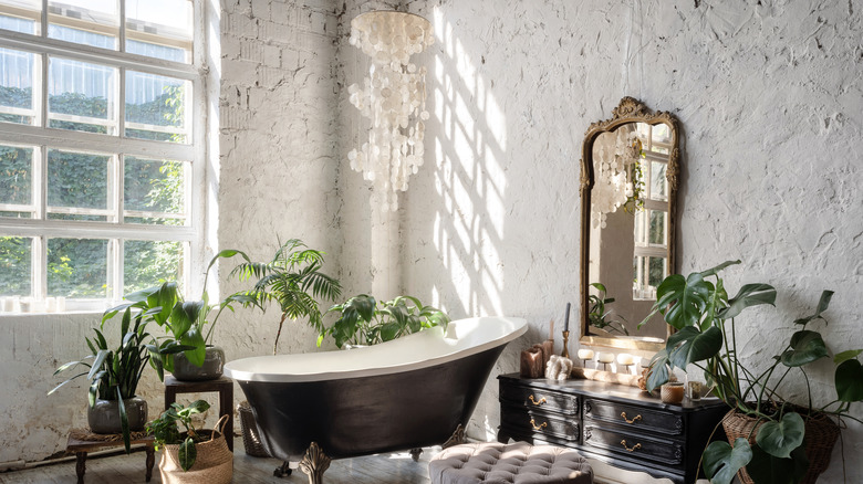 20 Bathrooms With Inspiring Light Fixtures