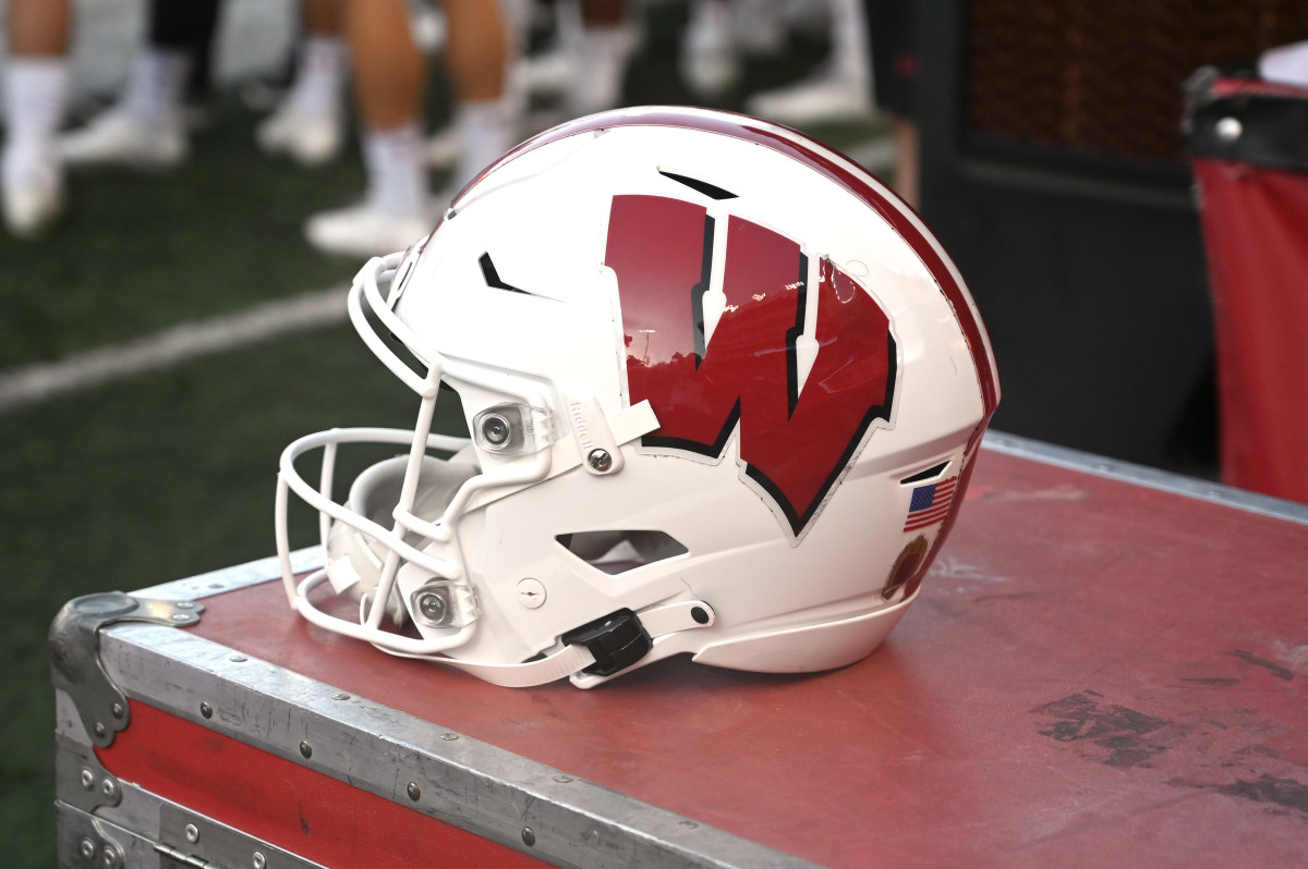 Wisconsin Football Loses Key Member of Recruiting Department to USC