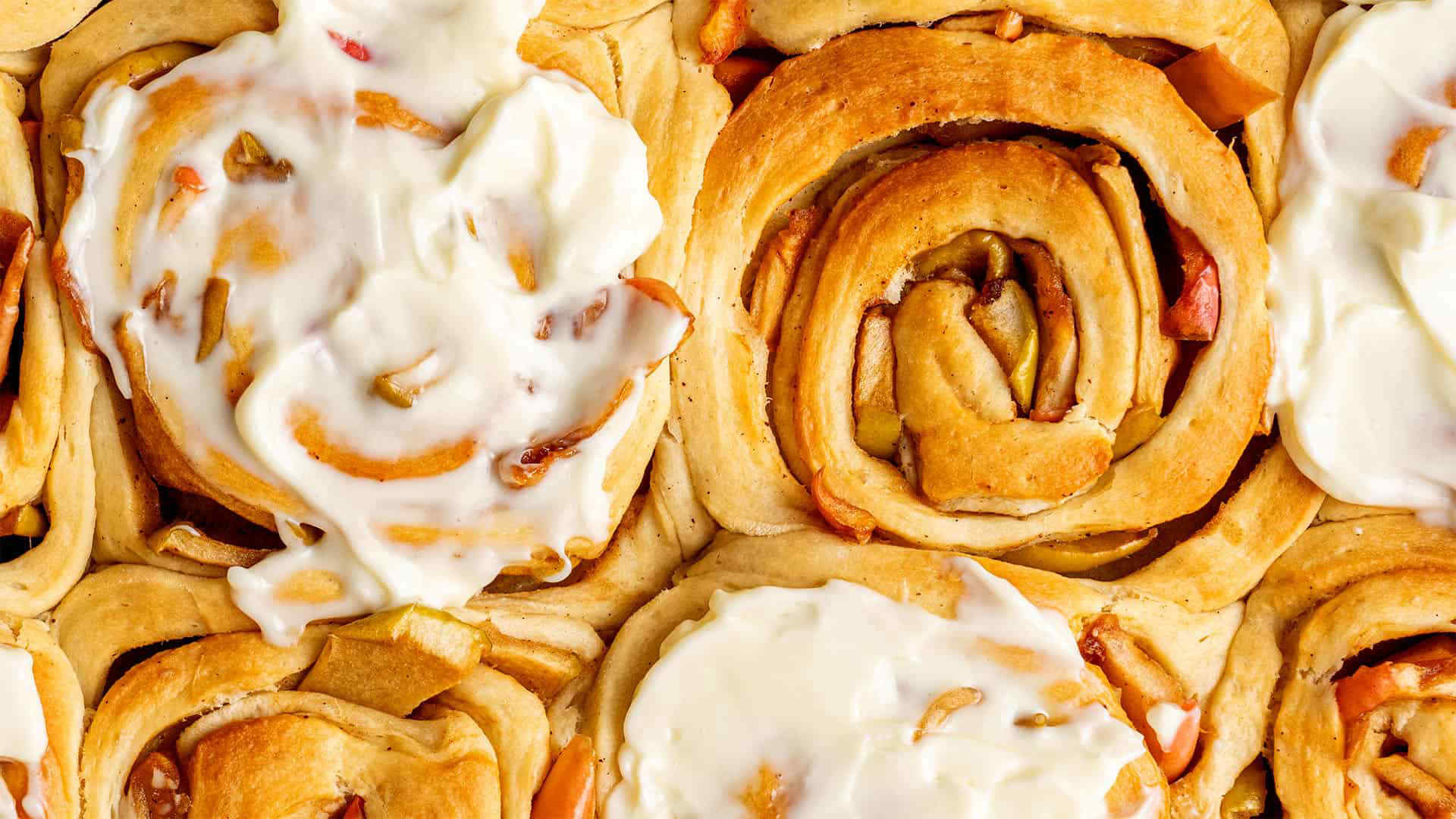 14 Most Delicious Foods to Try in Disney World 14 Most Delicious Foods to Try in Disney World