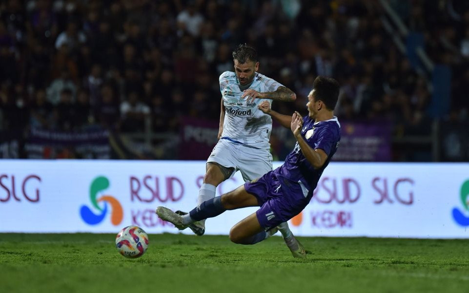 Hal-hal yang Membuat Bojan Hodak Puas Seusai Persib Mencuri 3 Poin dari ... Hal-hal yang Membuat Bojan Hodak Puas Seusai Persib Mencuri 3 Poin dari ...